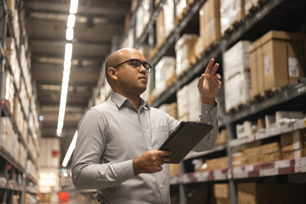 Devenir gestionnaire de stock : la fiche métier complète - Chez Lucas